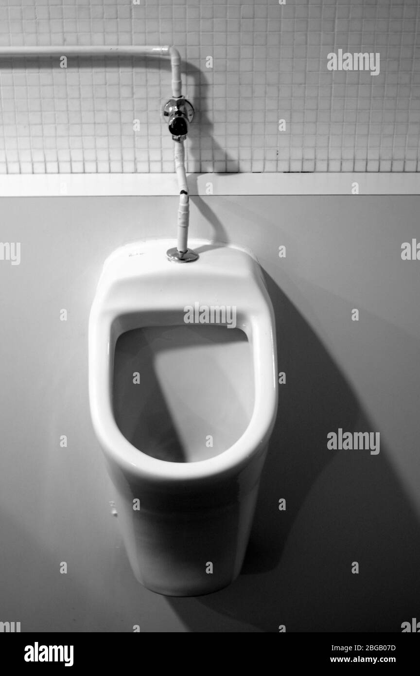 Close up of urinal men public toilet, Closeup white urinal in men's ...