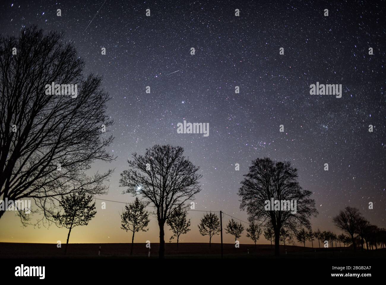 Petersdorf, Germany. 20th Apr, 2020. The starry sky shines in the night ...