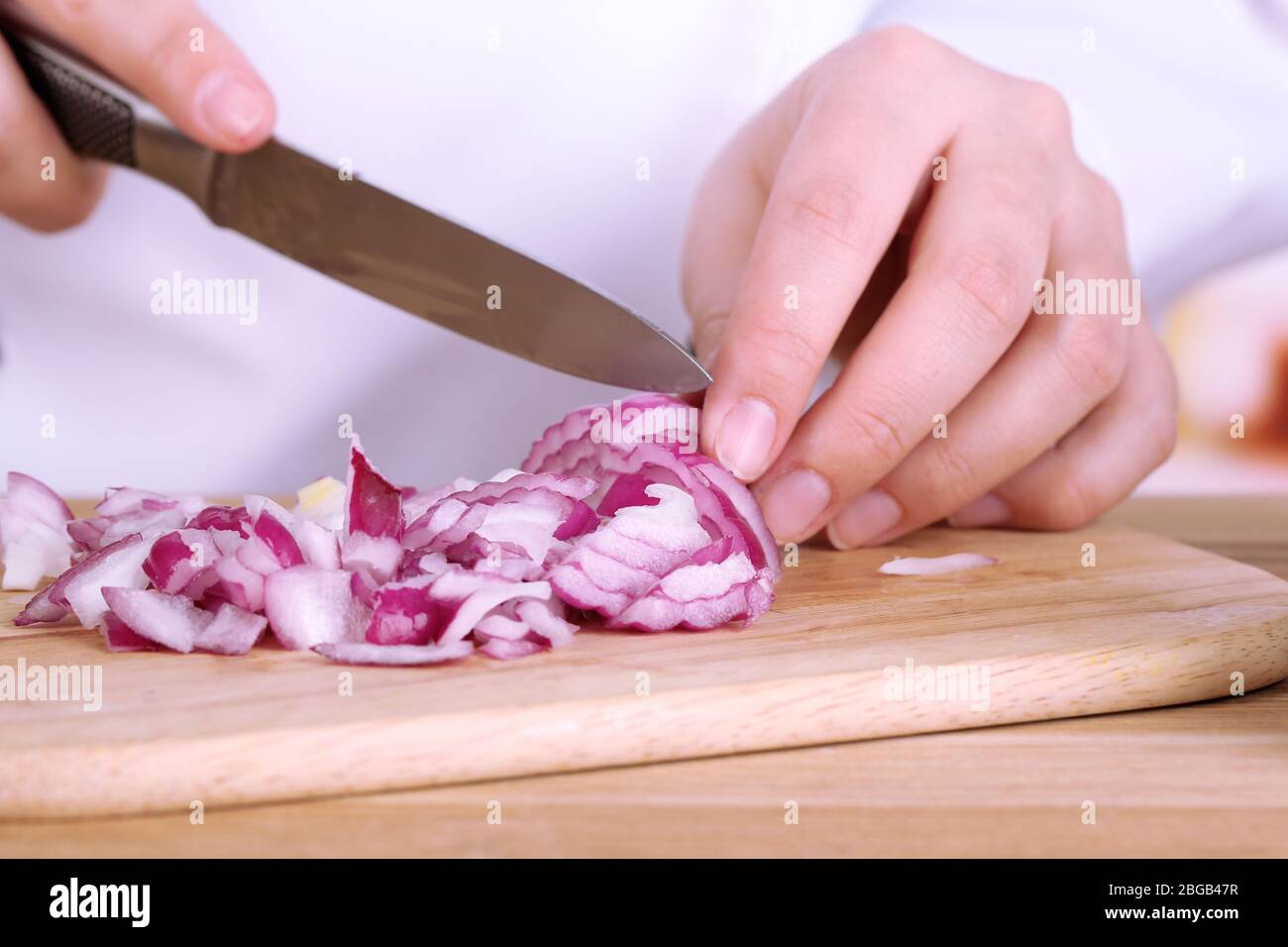Hands woman chopping red onion hi-res stock photography and images - Alamy