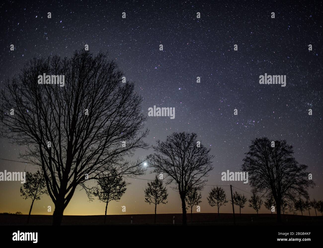 Petersdorf, Germany. 20th Apr, 2020. The starry sky shines in the night ...