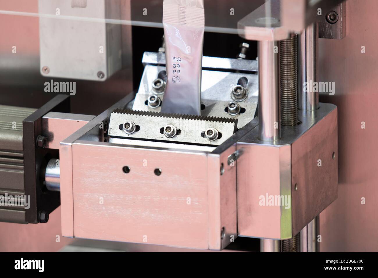 Dry Food automatic packing machine using aluminium foil sheet ...