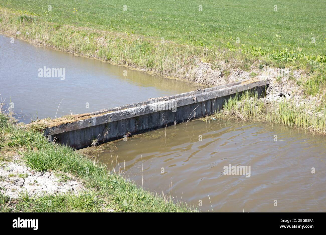 Dividing ditch hi-res stock photography and images - Alamy