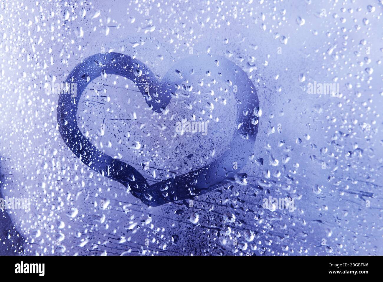 Drawn heart on wet window close-up Stock Photo - Alamy