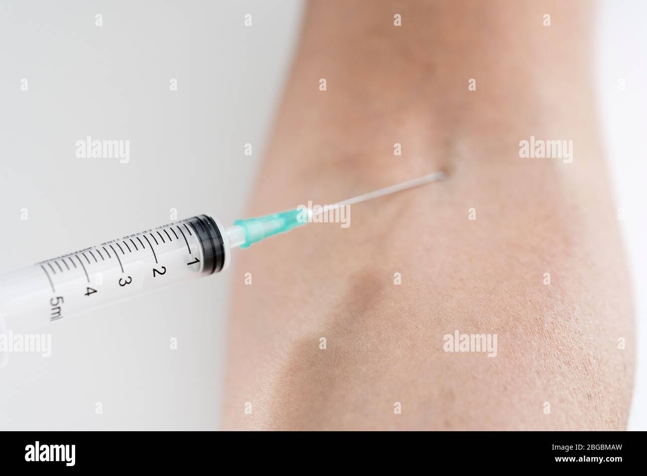 Syringe ready to be use for blood test Stock Photo - Alamy