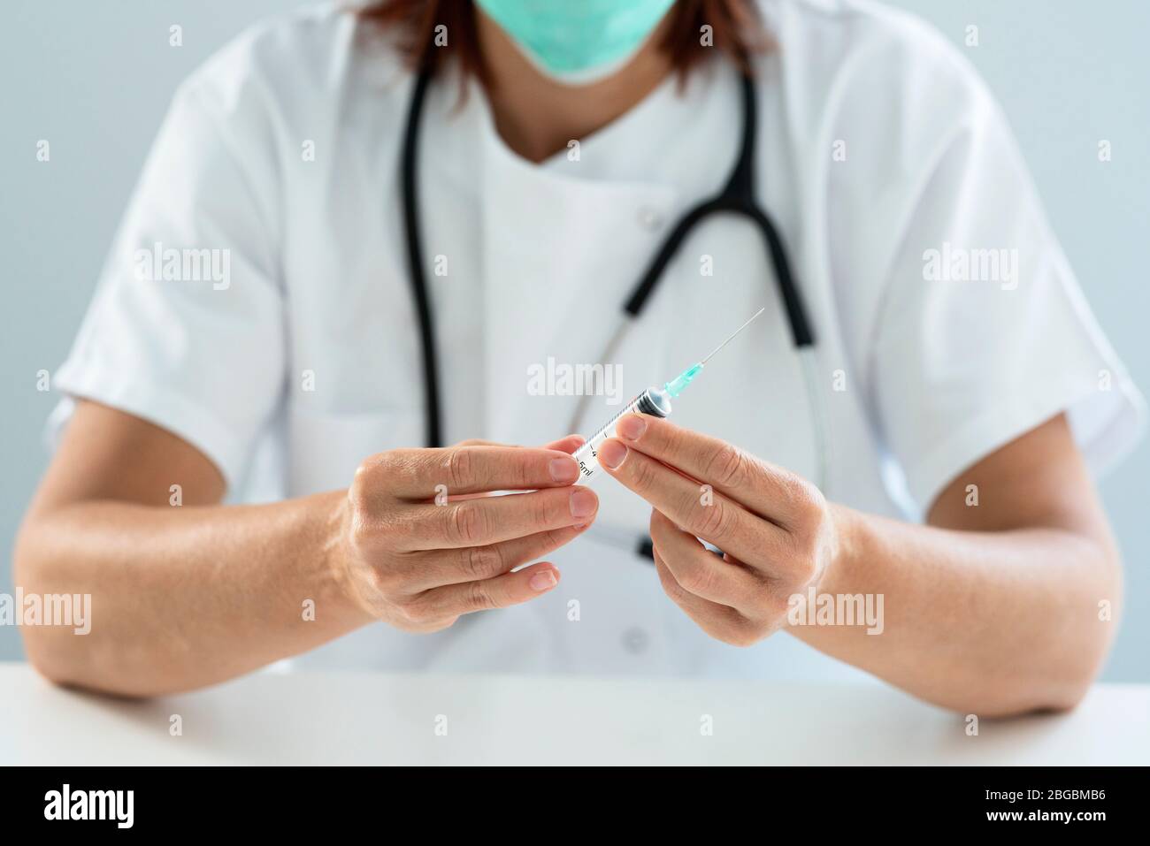 Doctor in vein hand hi-res stock photography and images - Alamy