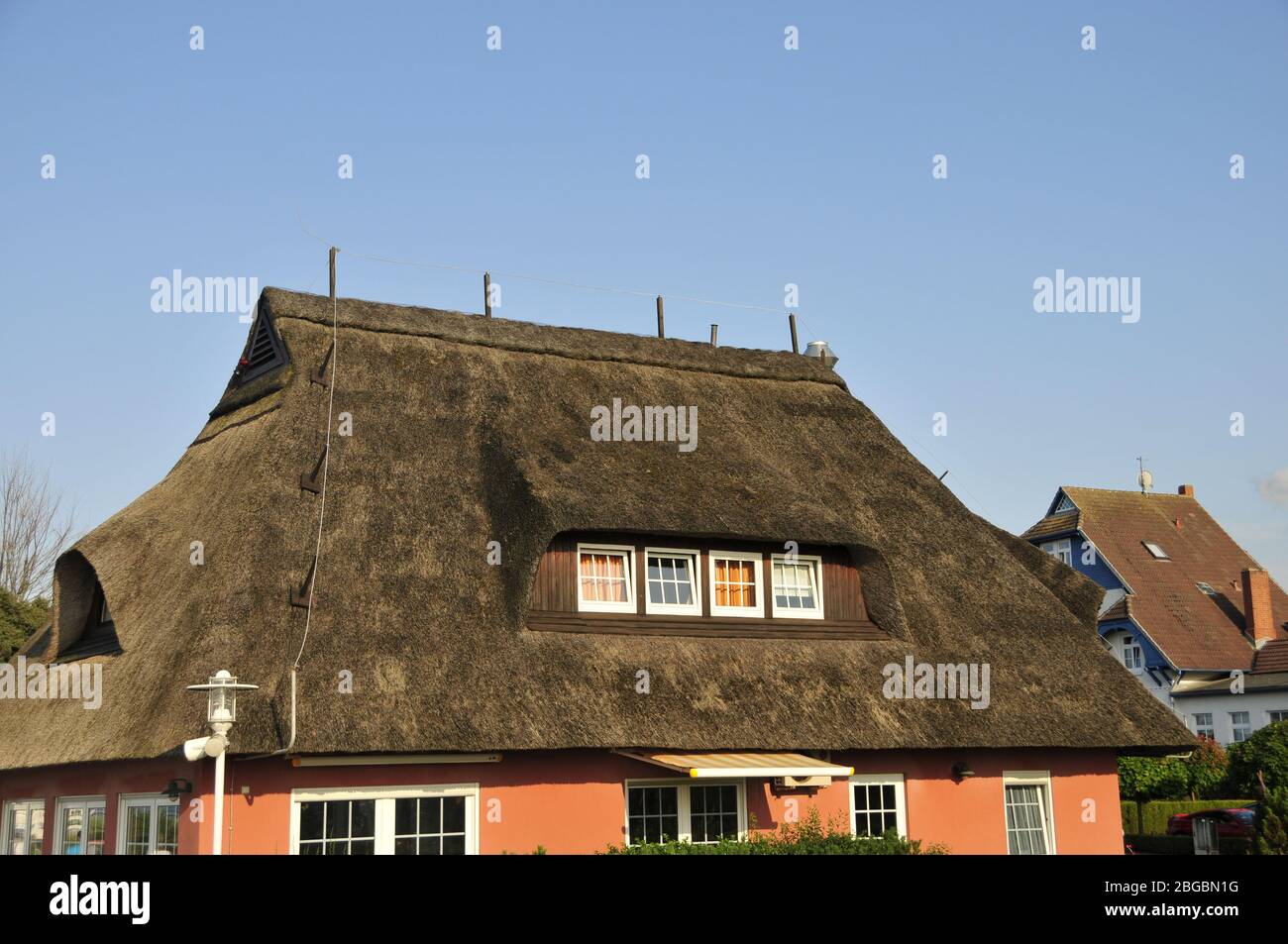 House northern germany thatch roof hi-res stock photography and images ...