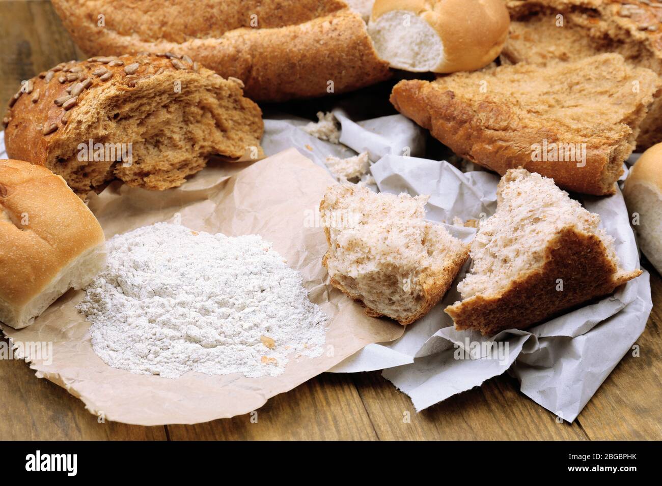 Breaking flax hi-res stock photography and images - Alamy