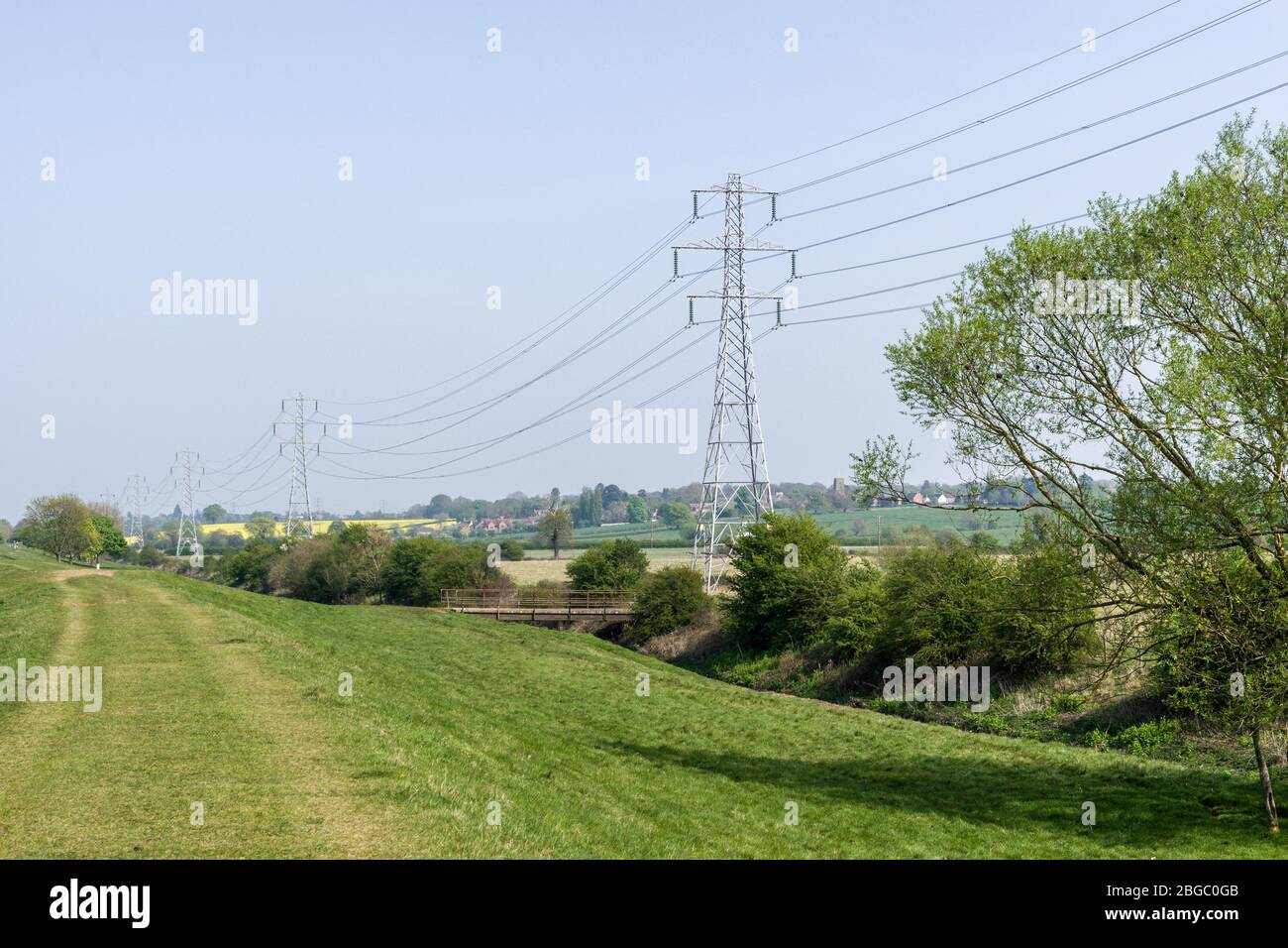 National Grid electricity pylons and overhead cables, Clifford Hill ...