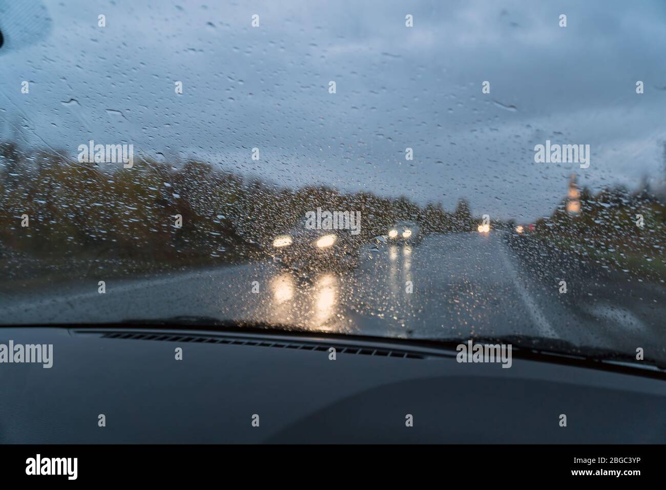 Car windshield lightning hi-res stock photography and images - Alamy