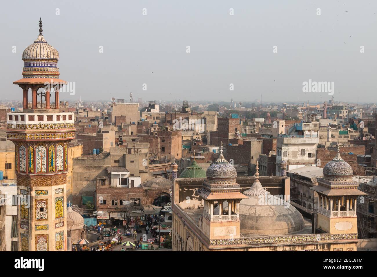 View over the rooftops and streets of Lahore, Pakistan Stock Photo - Alamy
