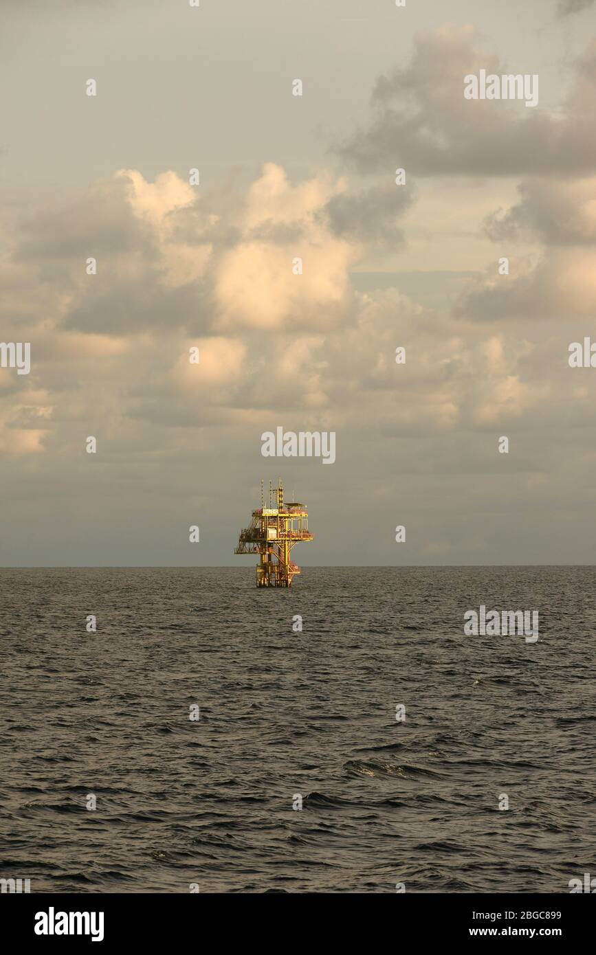 Oil and gas exporter hi-res stock photography and images - Alamy