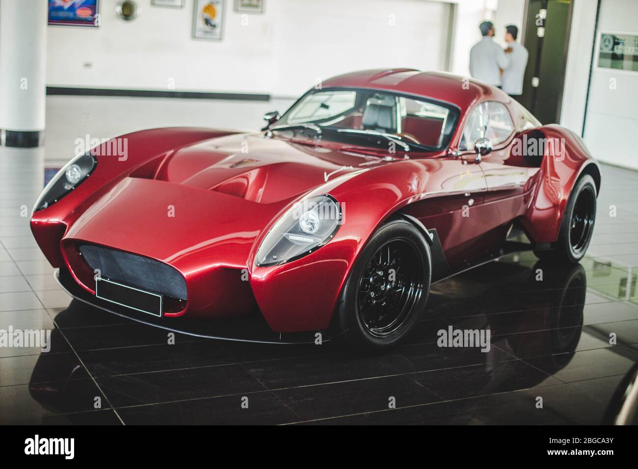 Pearl red car hi-res stock photography and images - Alamy