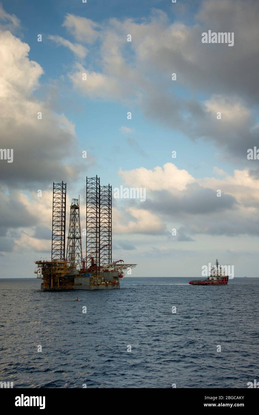 operation installation jack up rig at sea assist by offshore vessel ...