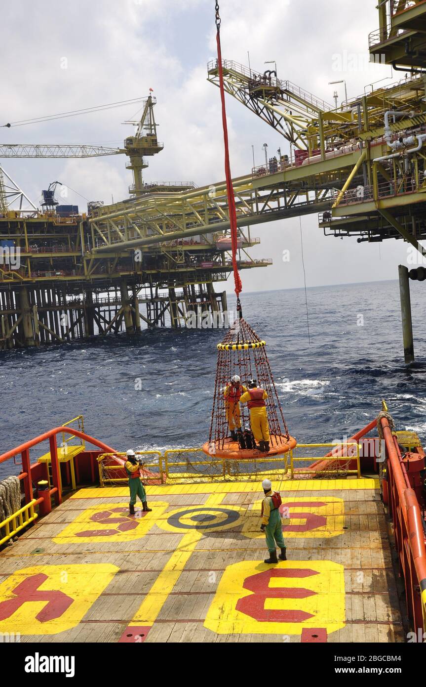 Rigging slingging hi-res stock photography and images - Alamy