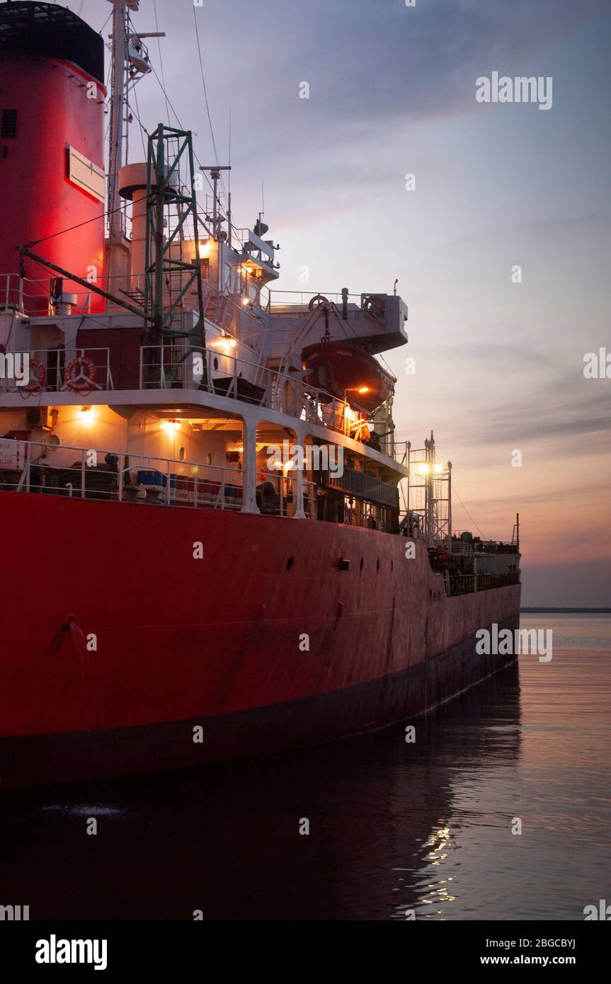 Cargo derrick hi-res stock photography and images - Alamy