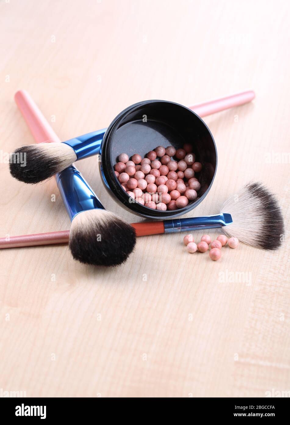 Bronzer brushes hi-res stock photography and images - Alamy