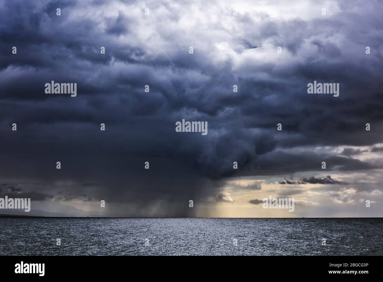 Approaching rain cloud hi-res stock photography and images - Alamy