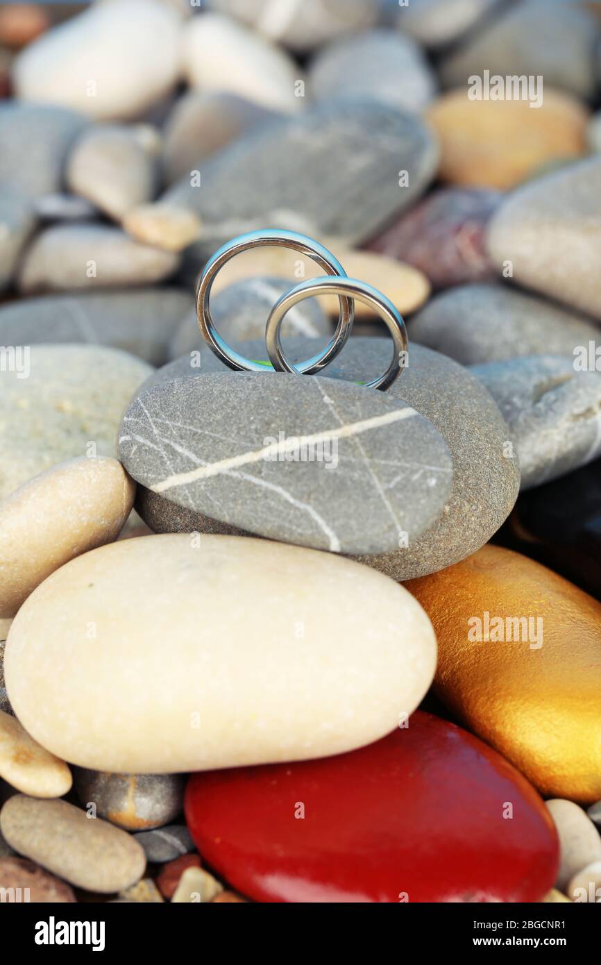 Wedding rings on rocks close-up Stock Photo - Alamy