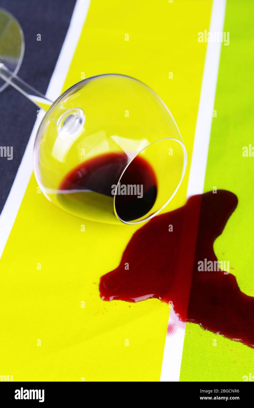 Damaged table cloth hi-res stock photography and images - Alamy