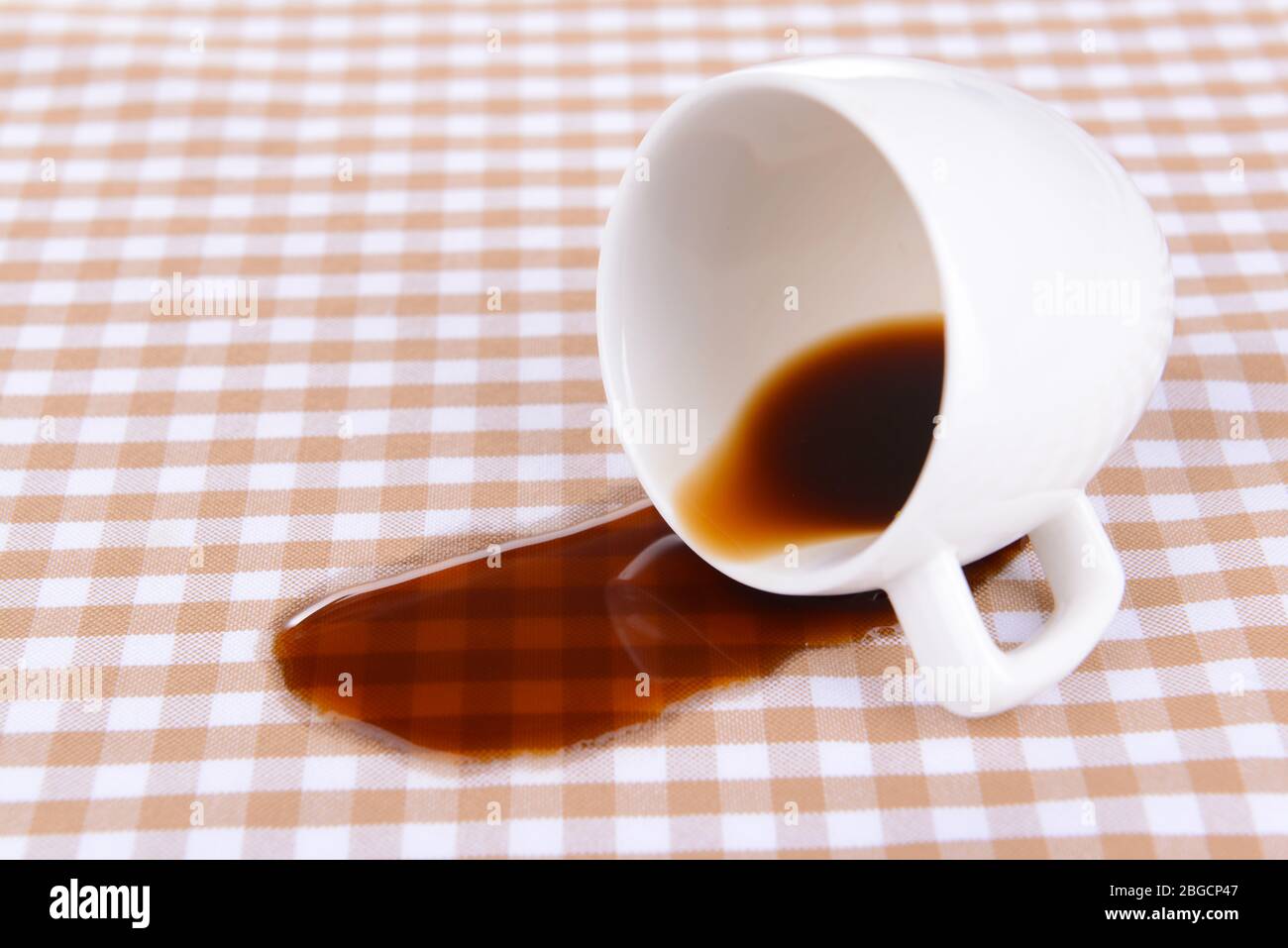 Damaged table cloth hi-res stock photography and images - Alamy