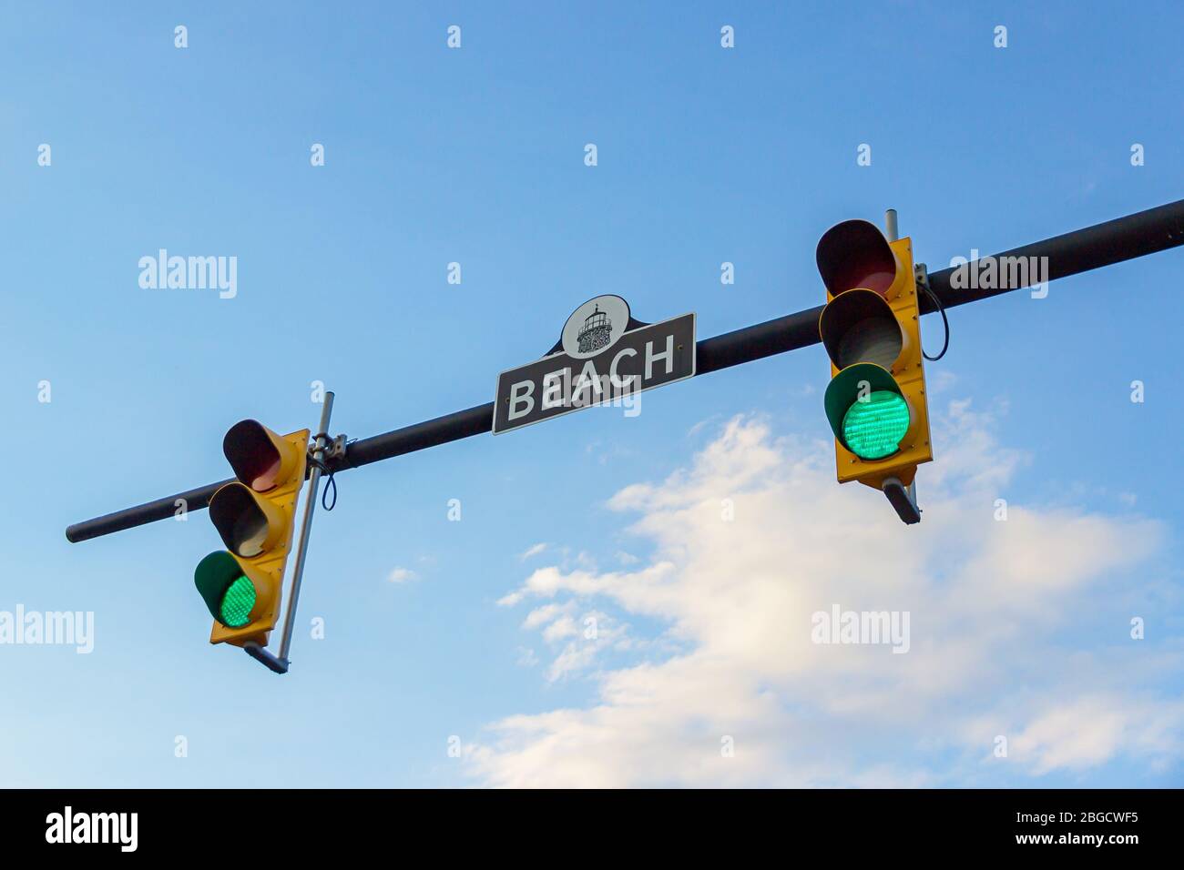 Two traffic lights hi-res stock photography and images - Alamy