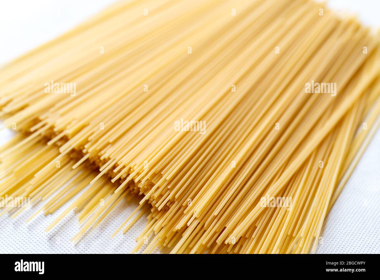 Dry spaghetti hi-res stock photography and images - Alamy