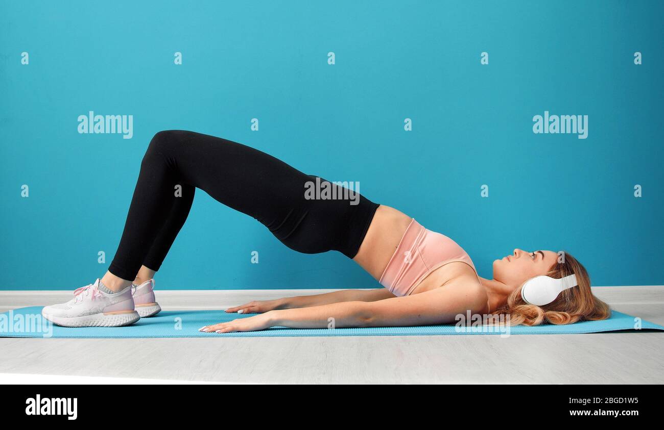 Lady doing half-bridge exercise Stock Photo - Alamy