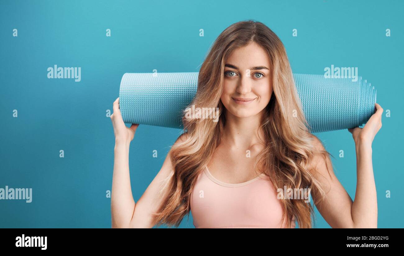 Holding shoulders hi-res stock photography and images - Alamy