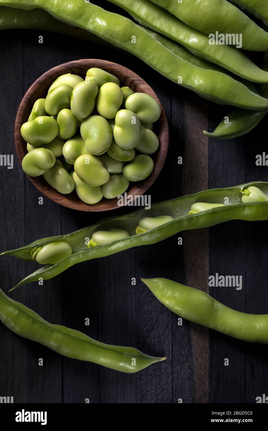Broad beans hi-res stock photography and images - Alamy