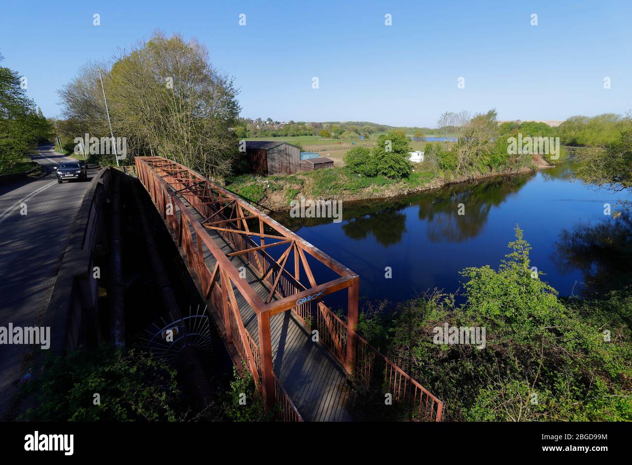 Footbridge over road hi-res stock photography and images - Alamy