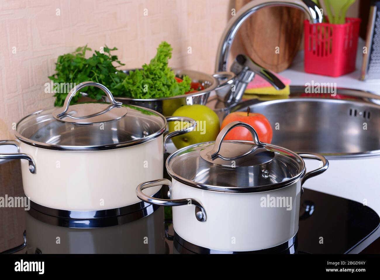 Shiny cooking pot cutting hi-res stock photography and images - Alamy