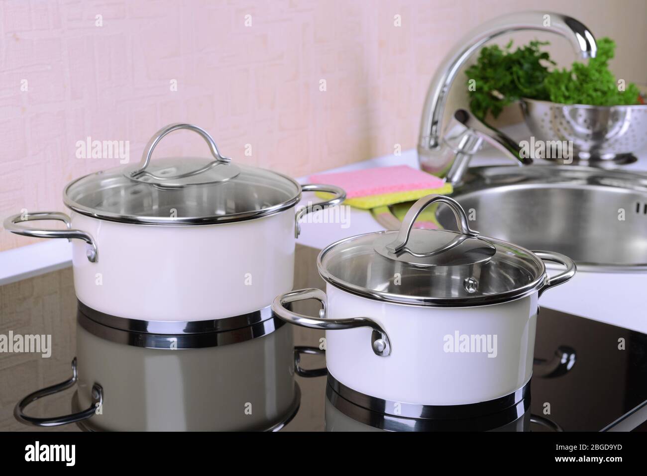 Pots on stove hi-res stock photography and images - Alamy