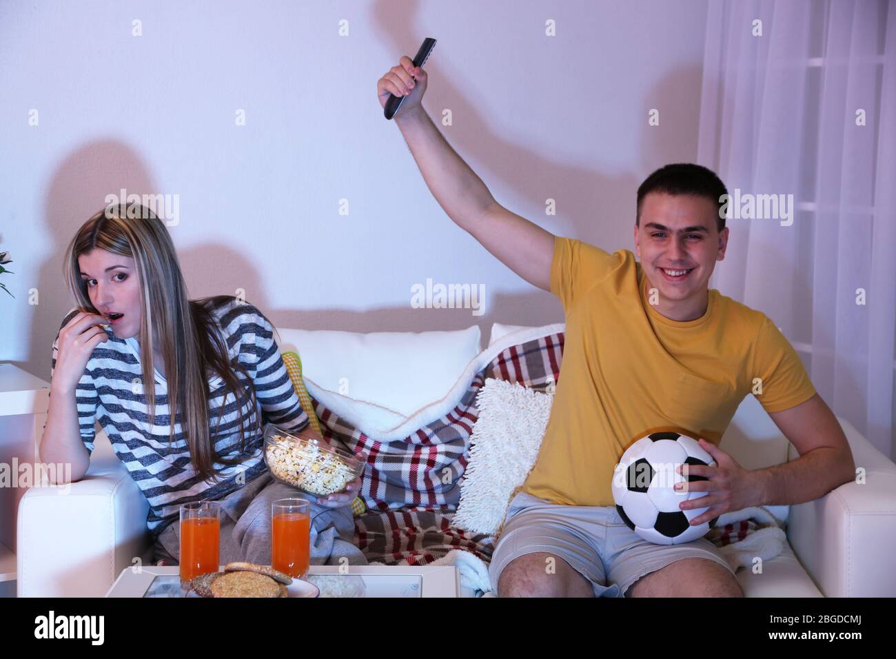 Blacking out hi-res stock photography and images - Alamy