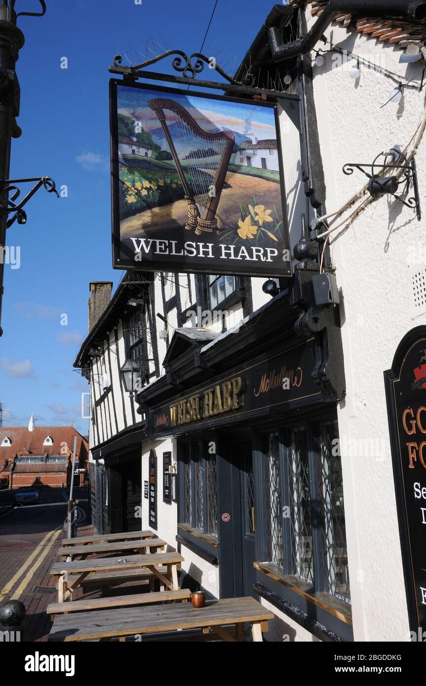 Harp inn hi-res stock photography and images - Alamy