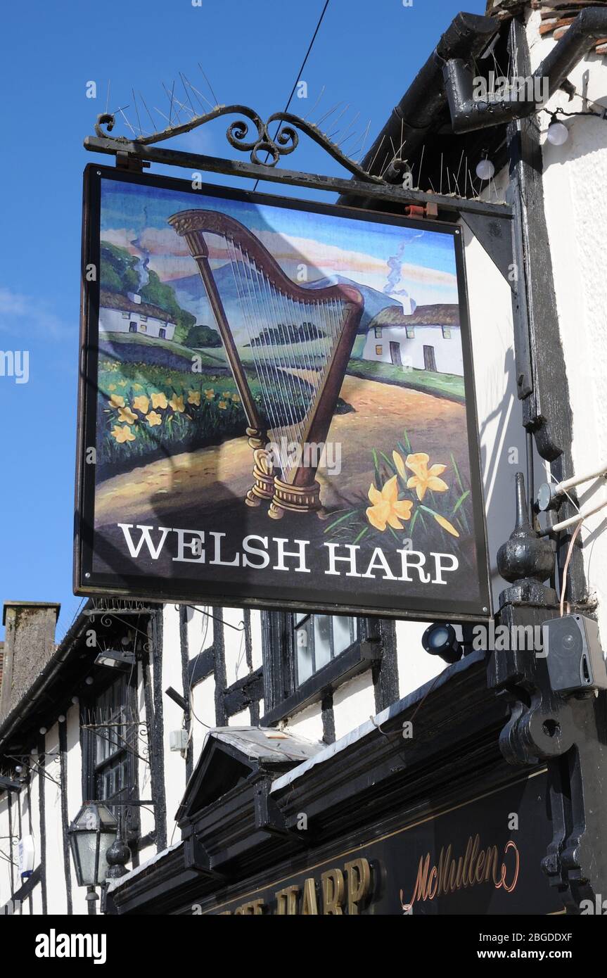 Harp inn hi-res stock photography and images - Alamy