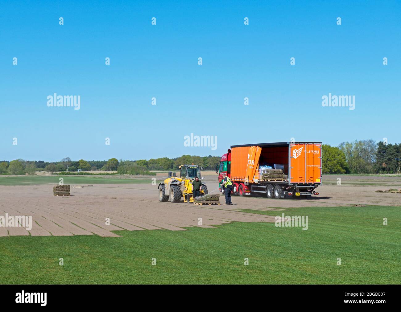 Loading lorry pallets hi-res stock photography and images - Alamy