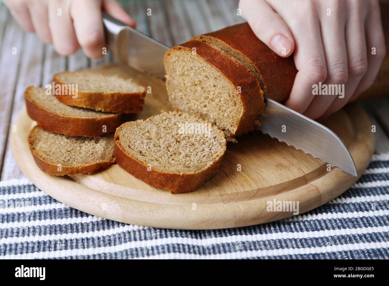 Women hands cutting bakery hi-res stock photography and images - Alamy