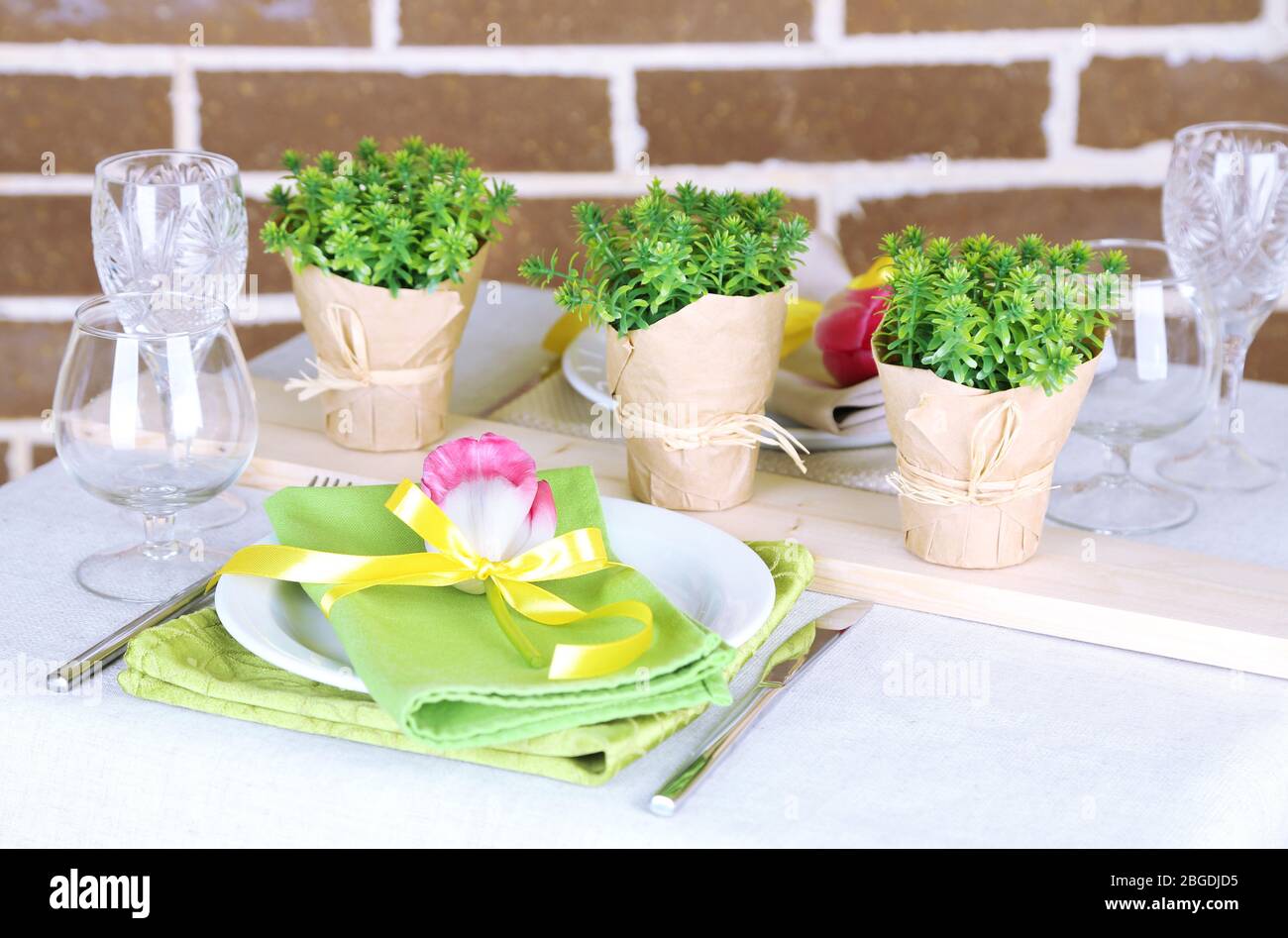 Spring table setting on hi-res stock photography and images - Alamy