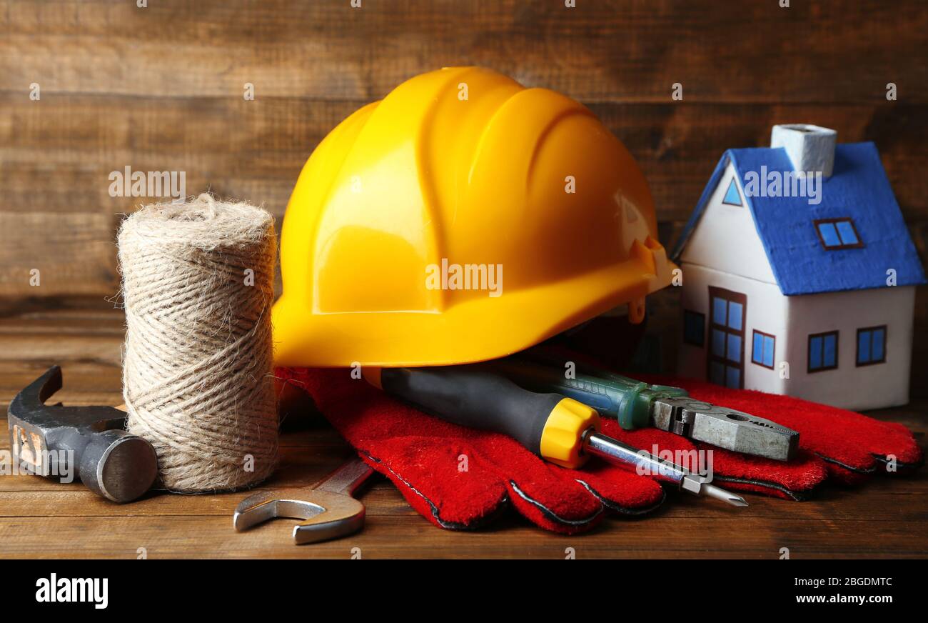 Builder building house safety gear hi-res stock photography and images ...