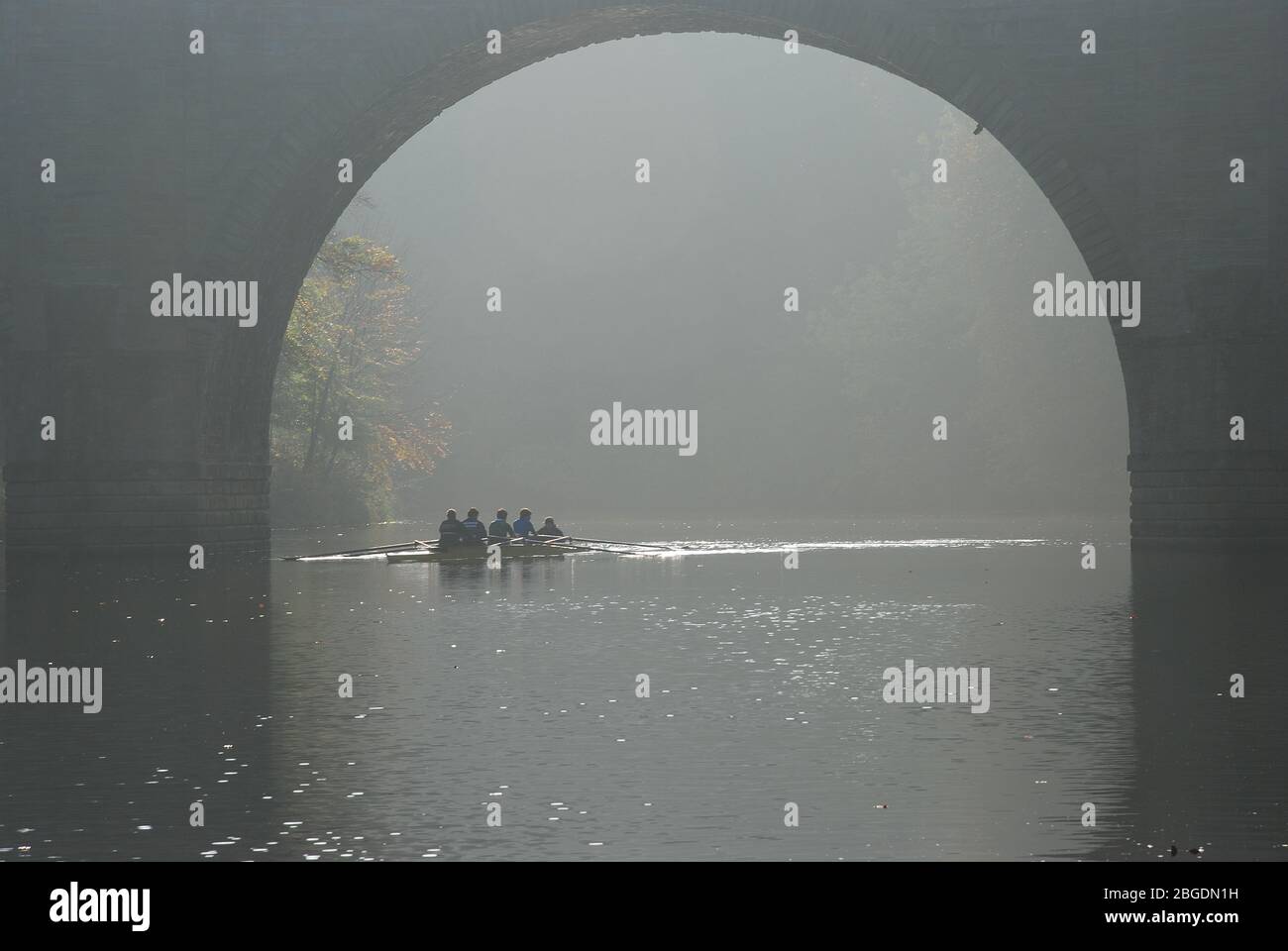 Rowing through the arch of a bridge hi-res stock photography and images ...