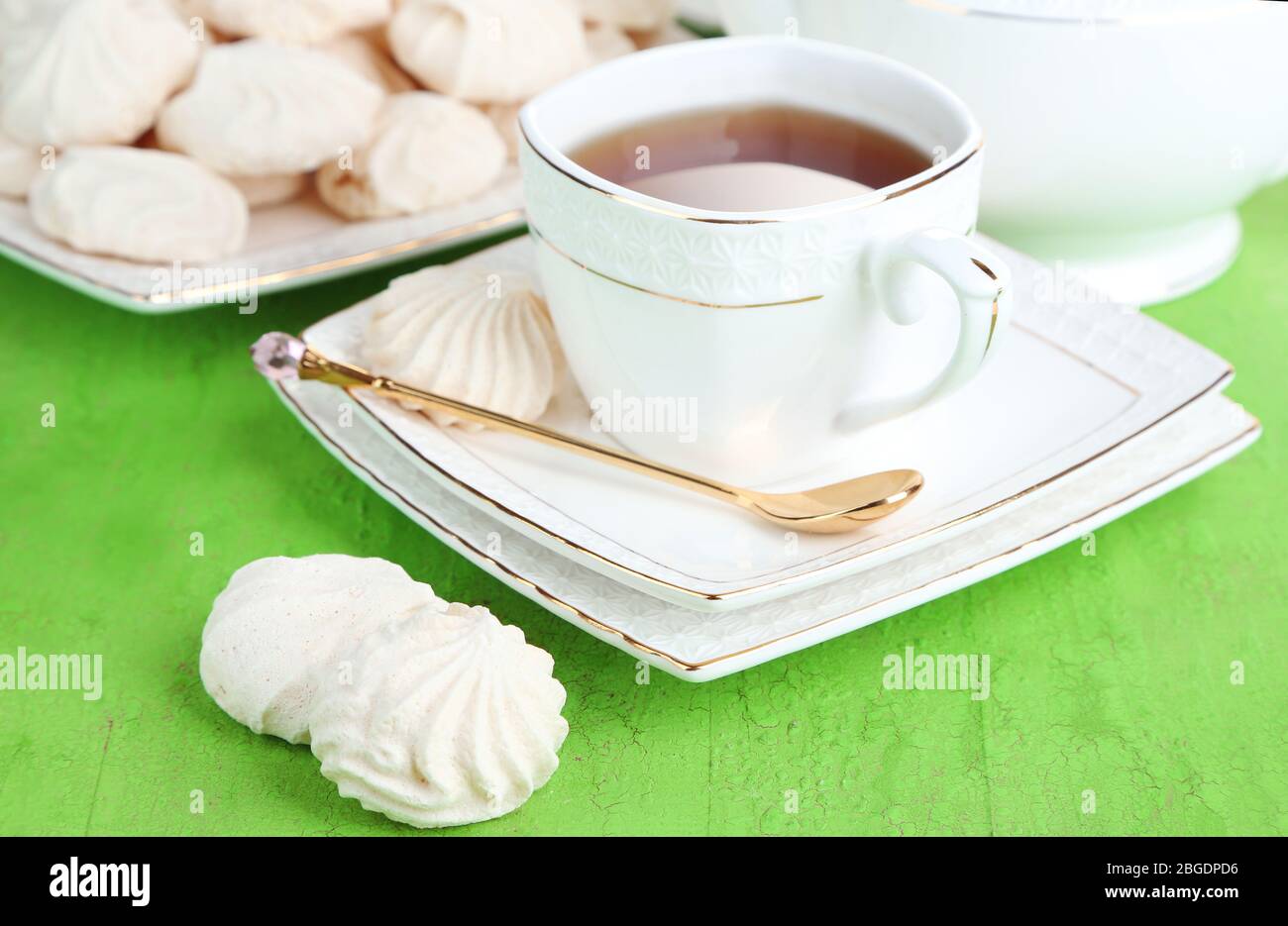Tea meringues hi-res stock photography and images - Alamy