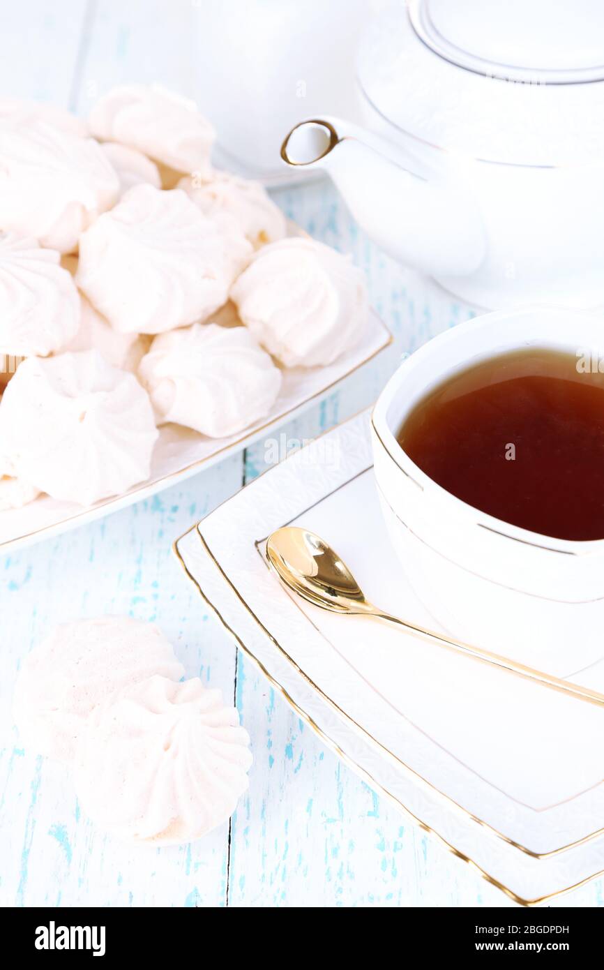 Tea meringues hi-res stock photography and images - Alamy