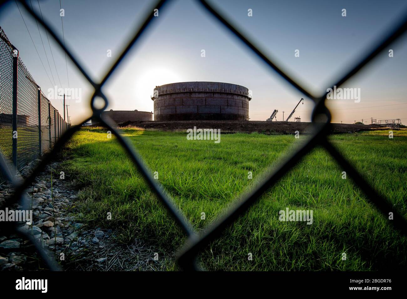 Oil storage tanks in cushing hi-res stock photography and images - Alamy