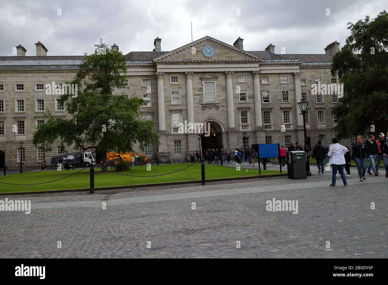 Trinity college sculpture hi-res stock photography and images - Alamy