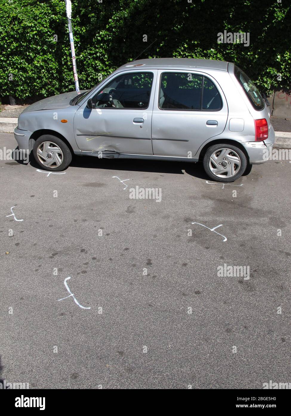Crime scene markings hi-res stock photography and images - Alamy