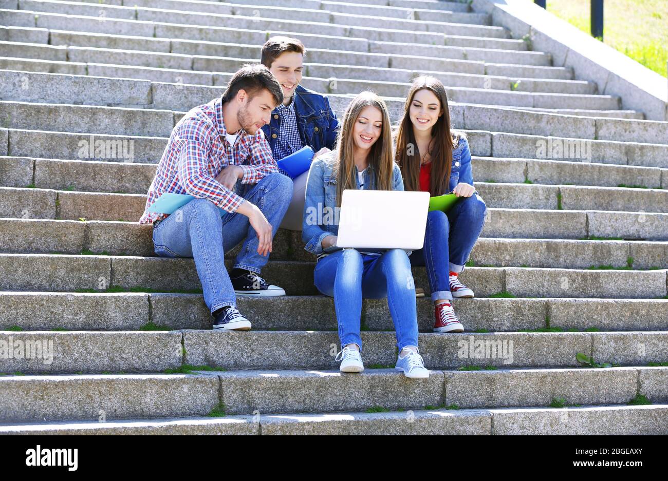 Teenager laptop sitting on stairs hi-res stock photography and images ...