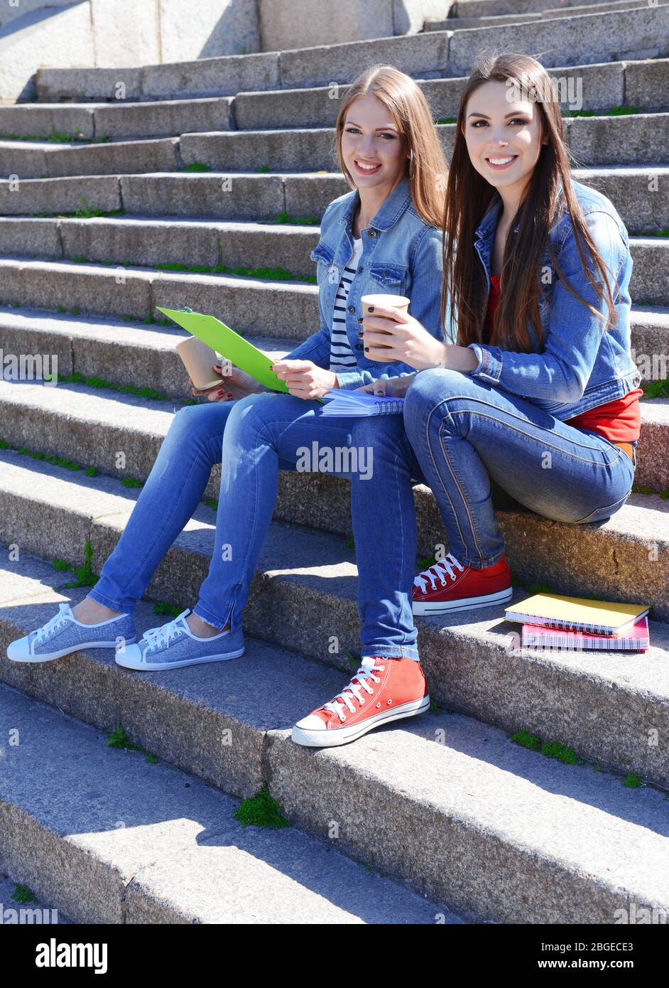 Teenager laptop sitting on stairs hi-res stock photography and images ...