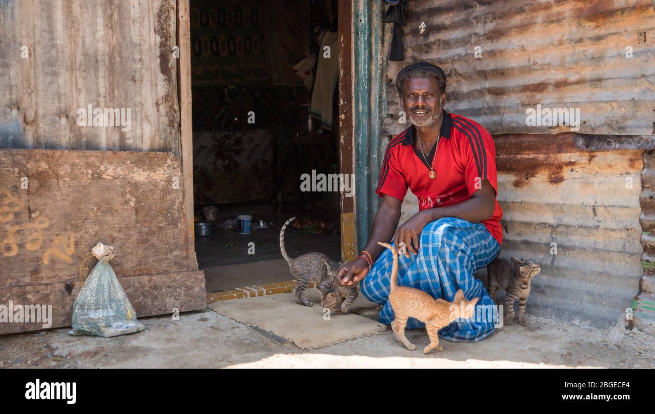 Daravi slum city hi-res stock photography and images - Alamy