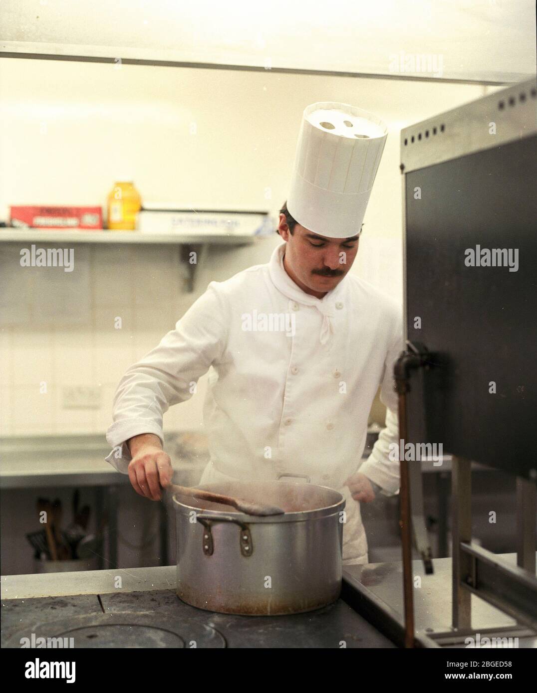 1990s kitchen uk hi-res stock photography and images - Alamy