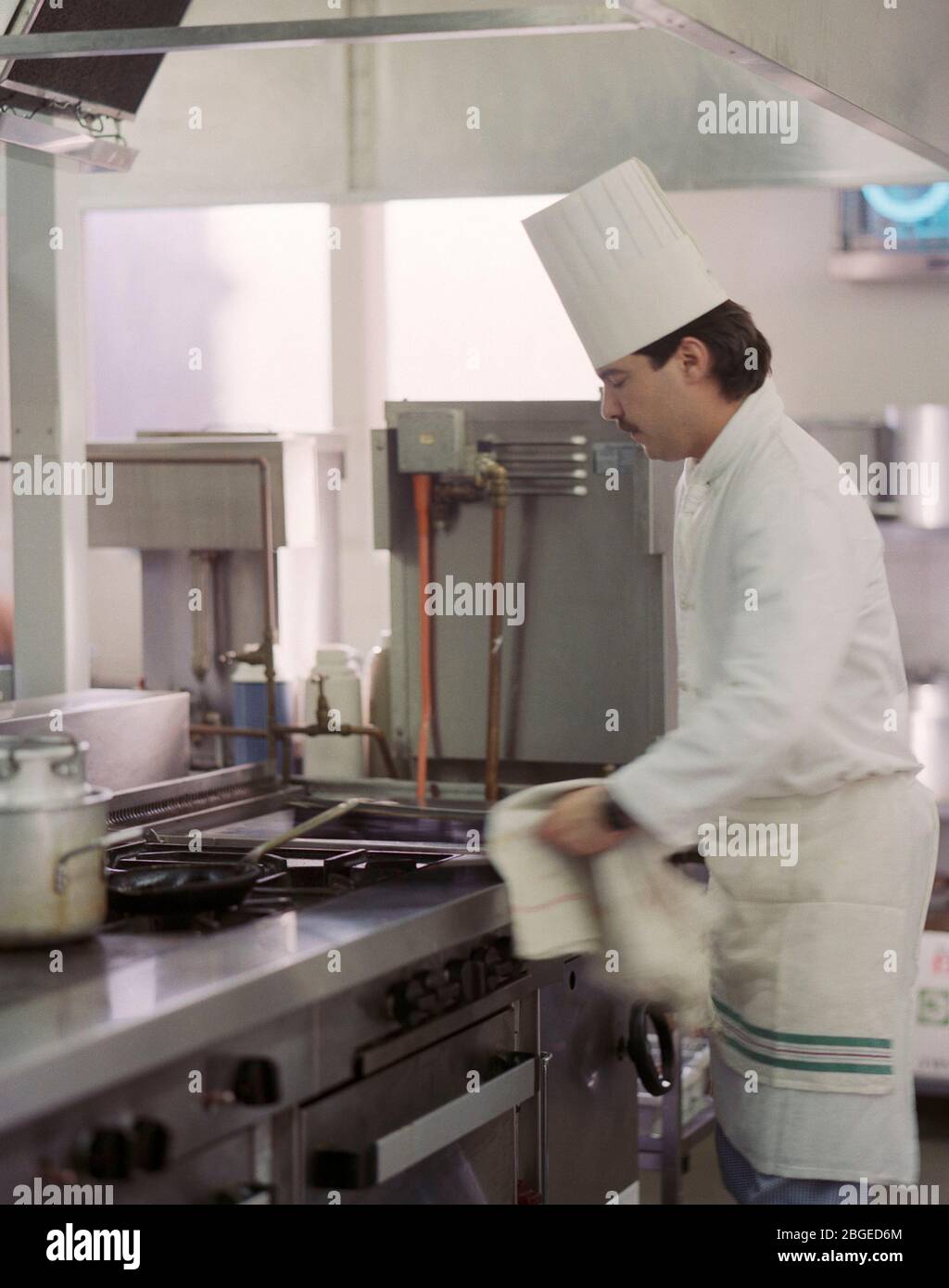 1990s kitchen uk hi-res stock photography and images - Alamy